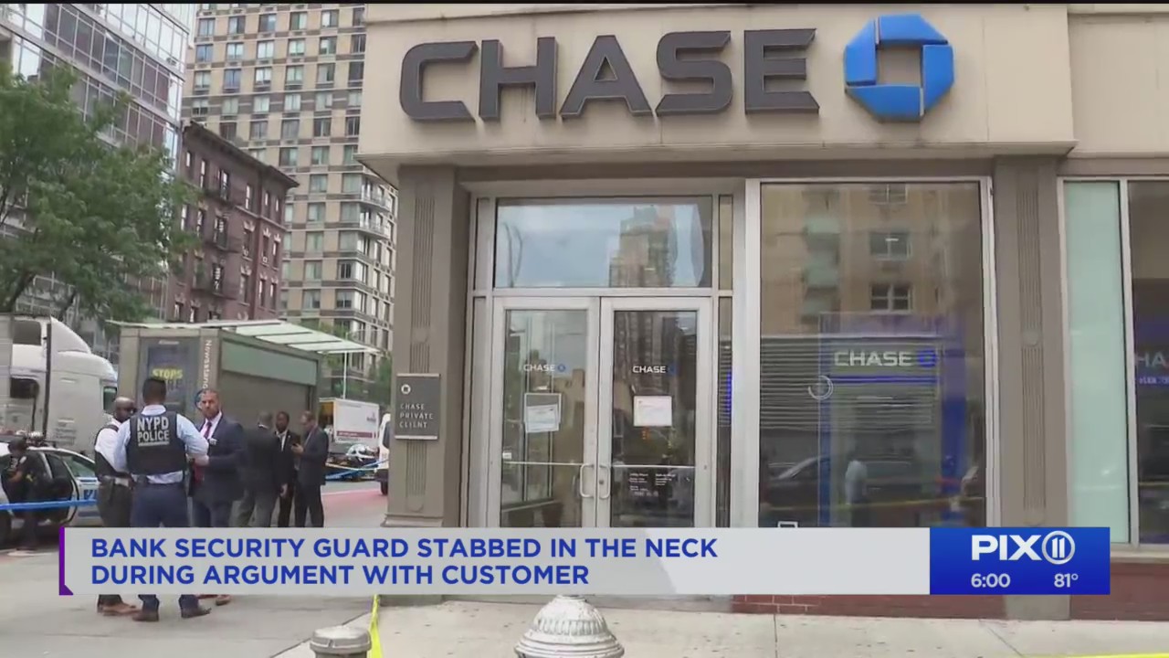 Chase bank guard stabbed in neck at Manhattan branch – PIX11