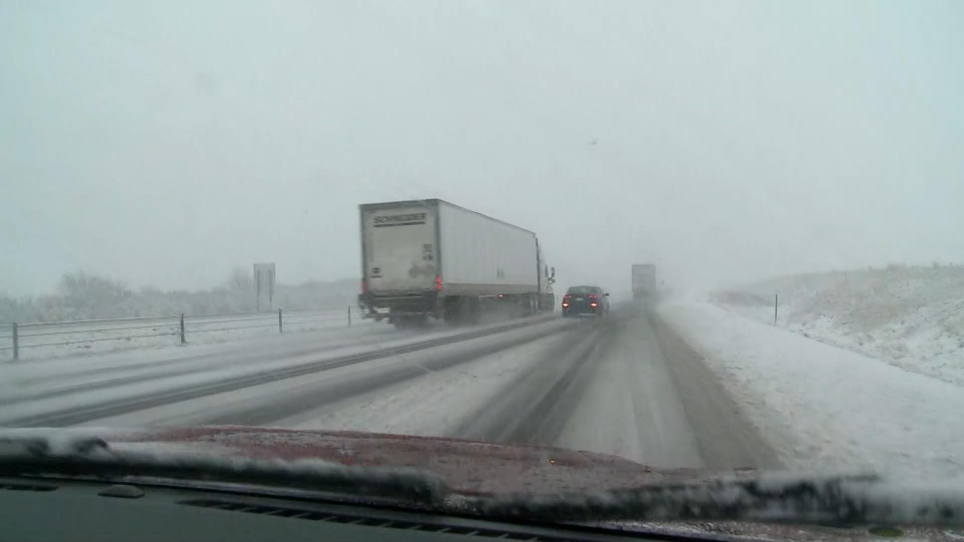 Snowy road conditions on I-80 west of Des Moines metro – who13.com