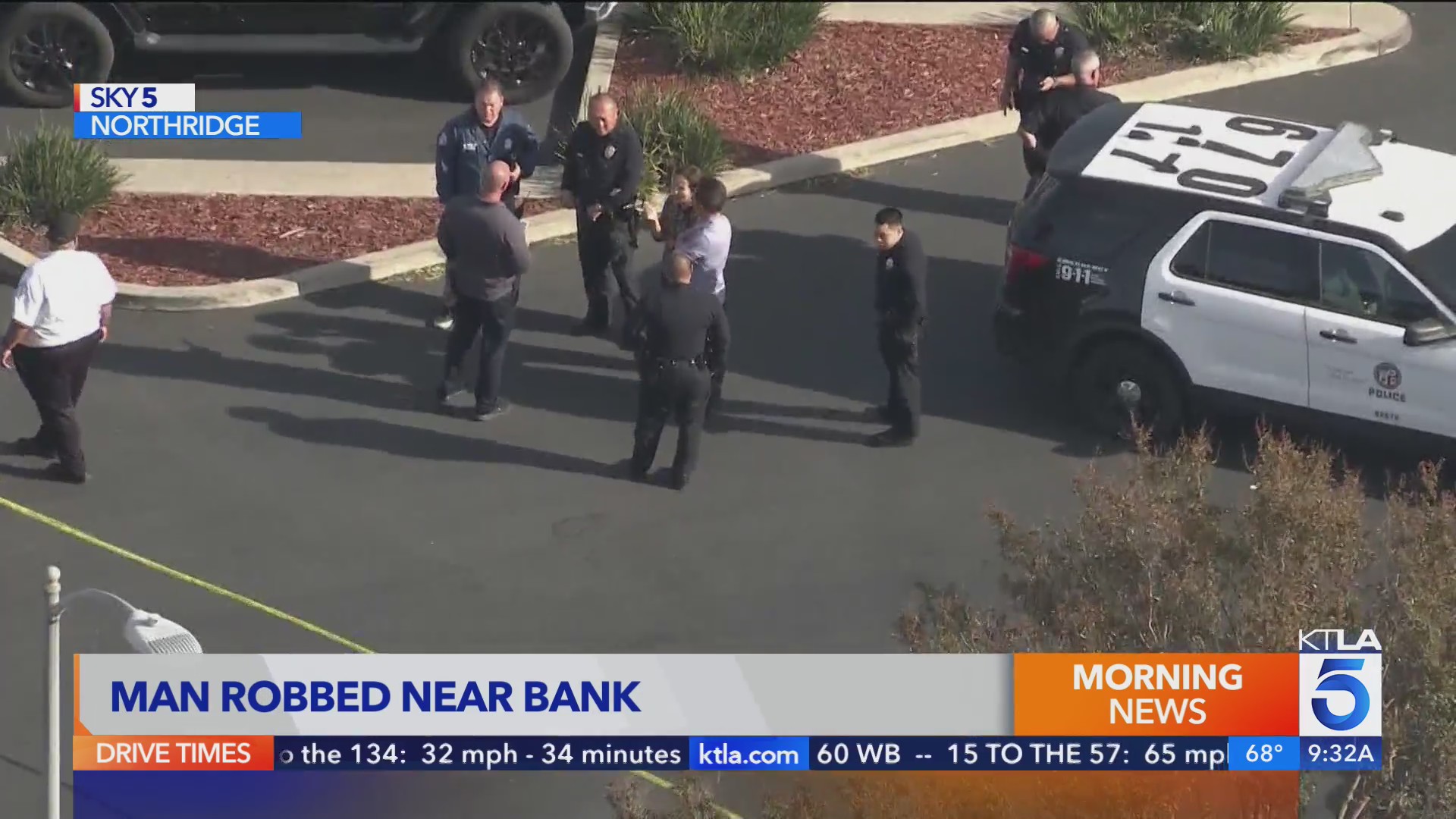 2 men rob victim of $30K from fanny pack – KTLA