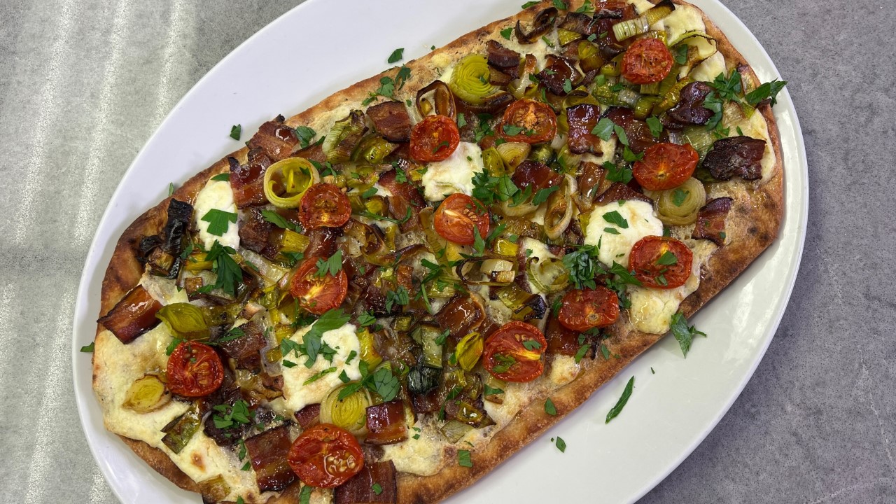 In the Kitchen: Bacon, Leek & Ricotta Flatbread – WPRI.com
