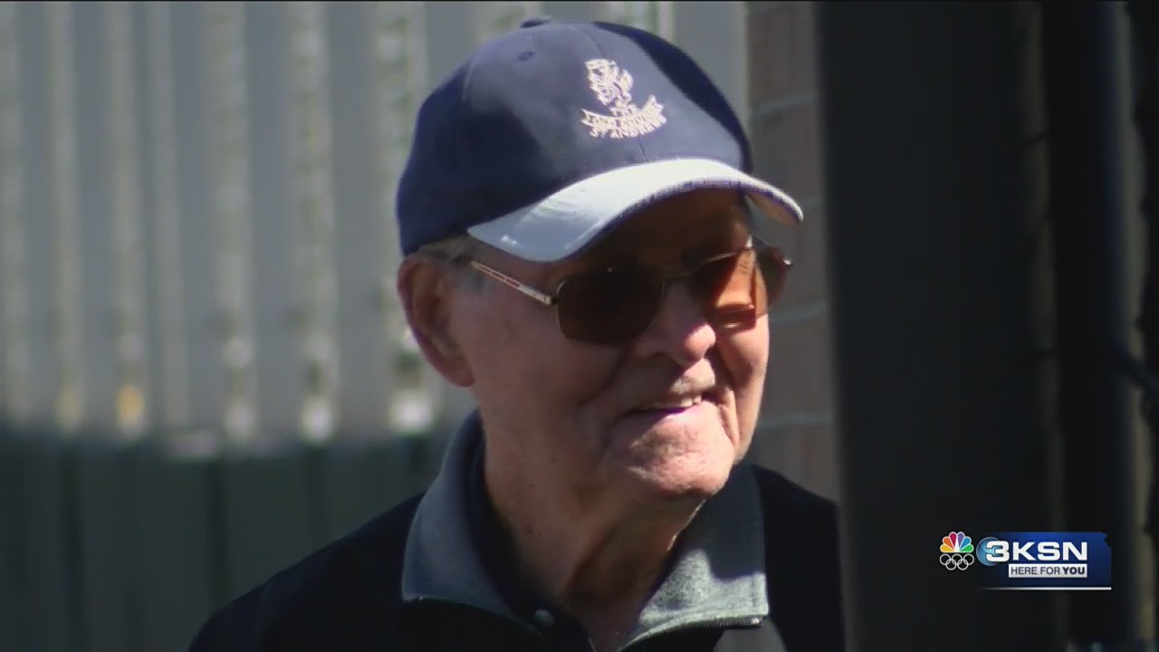 Former player reminisces with Wichita State team – KSN-TV