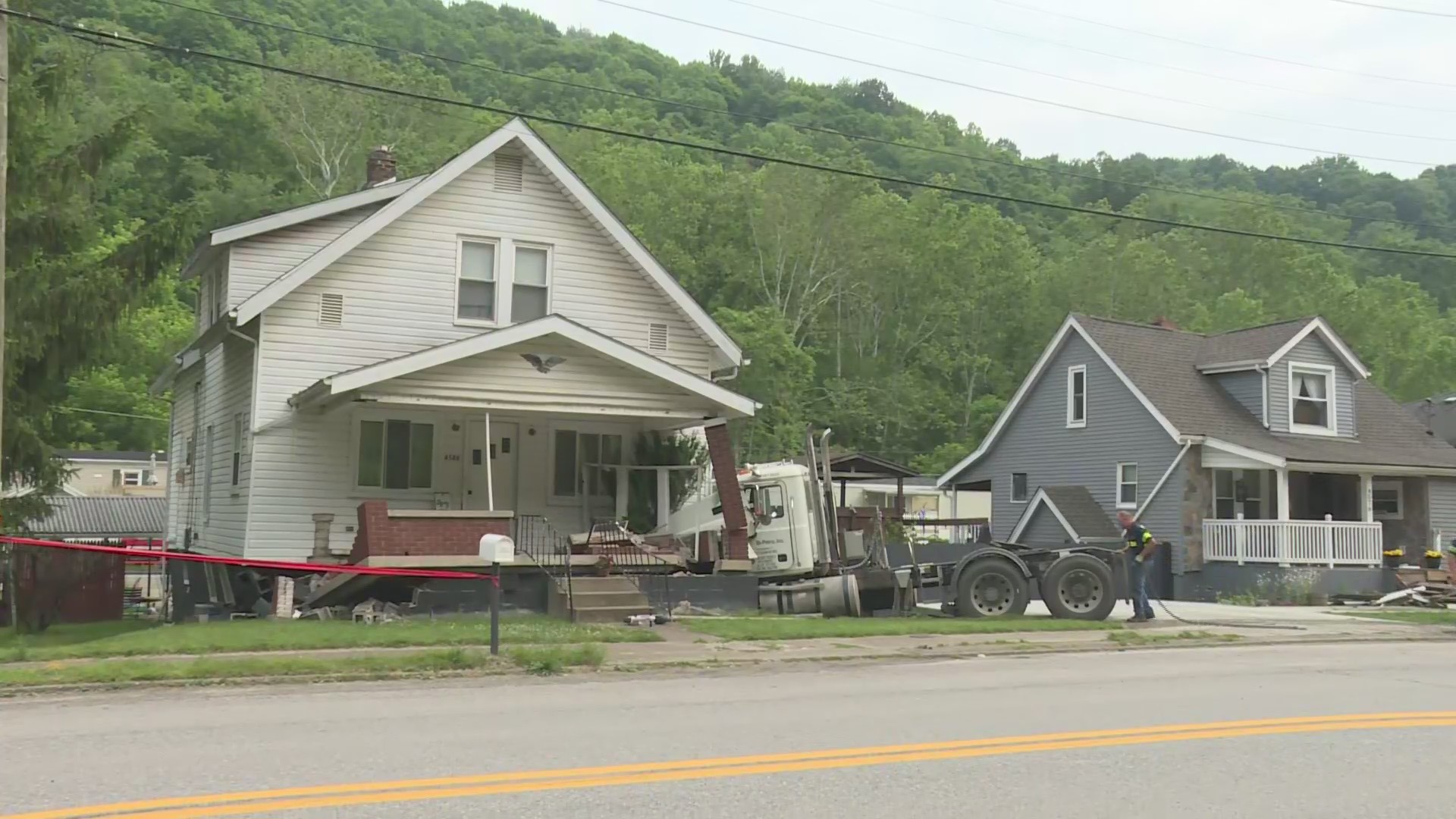 Tractor trailer crashes into house in Triadelphia, Route 40 closed – WTRF