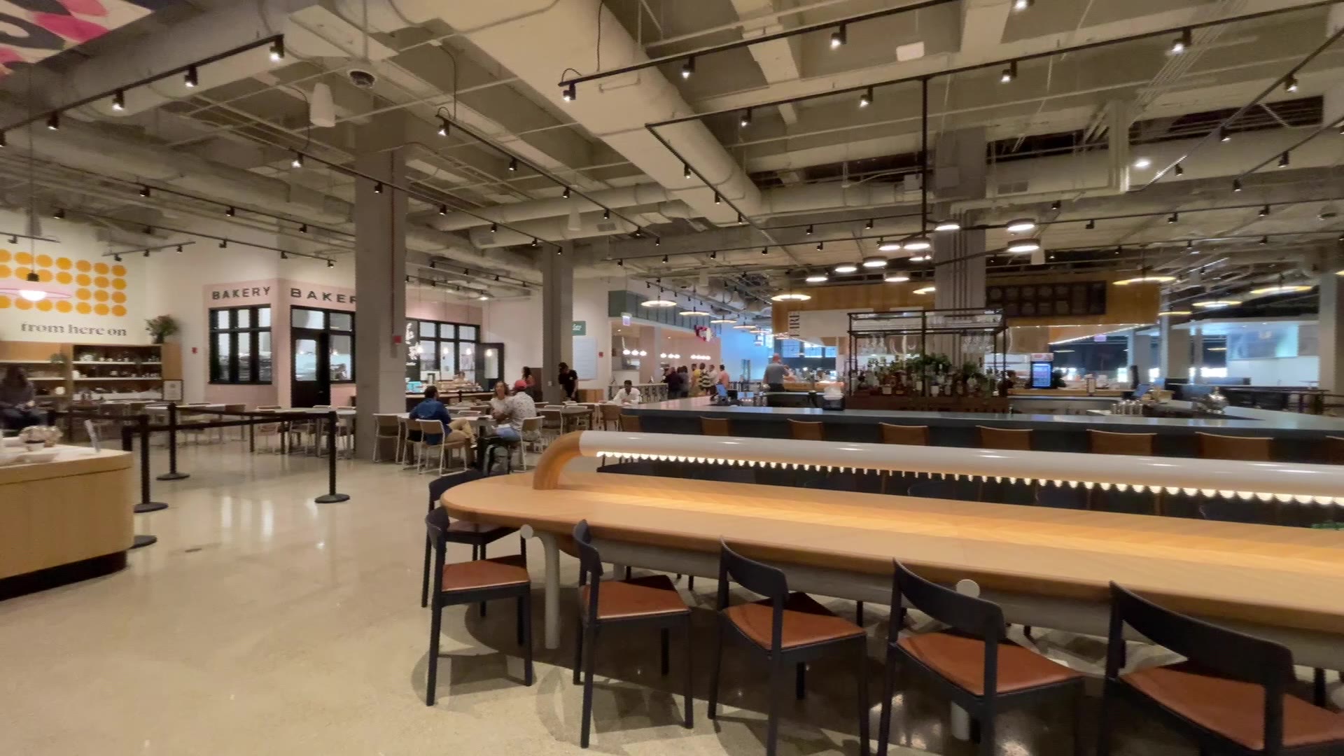 Chicago Scene at From Here On Food Hall – WGN-TV