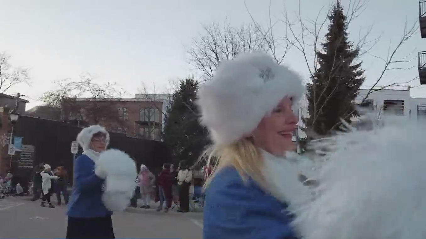 Christmas parade makes emotional return to Waukesha, Wisconsin ...