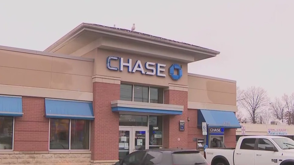 Chase glitch resolved after double transactions, fees on accounts – PIX11