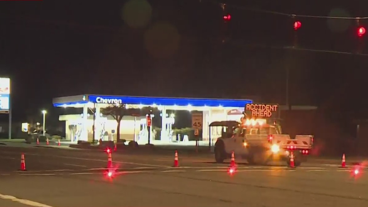 Pedestrian dies, driver hospitalized after TV Hwy crash in Aloha – KOIN.com