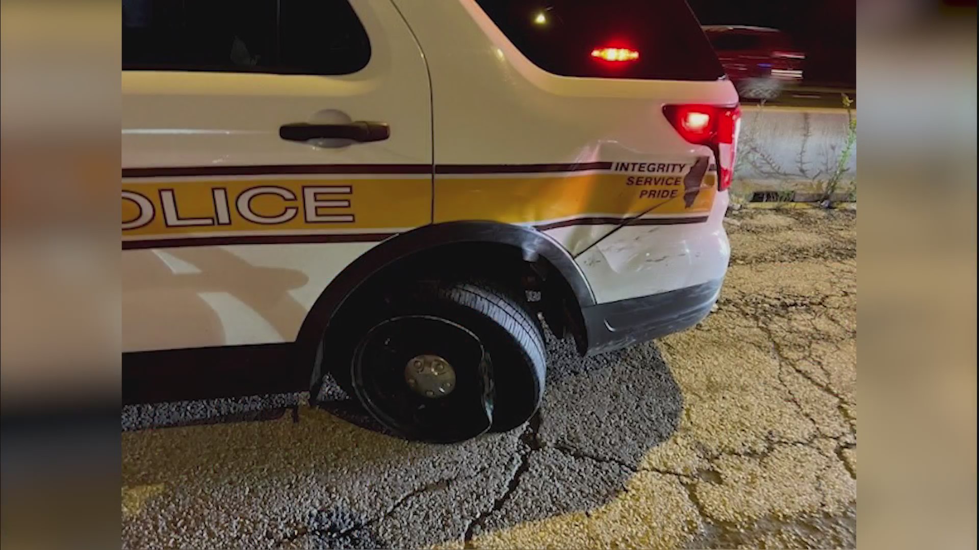 Suspects in stolen Dodge Charger escape after smashing into Illinois ...