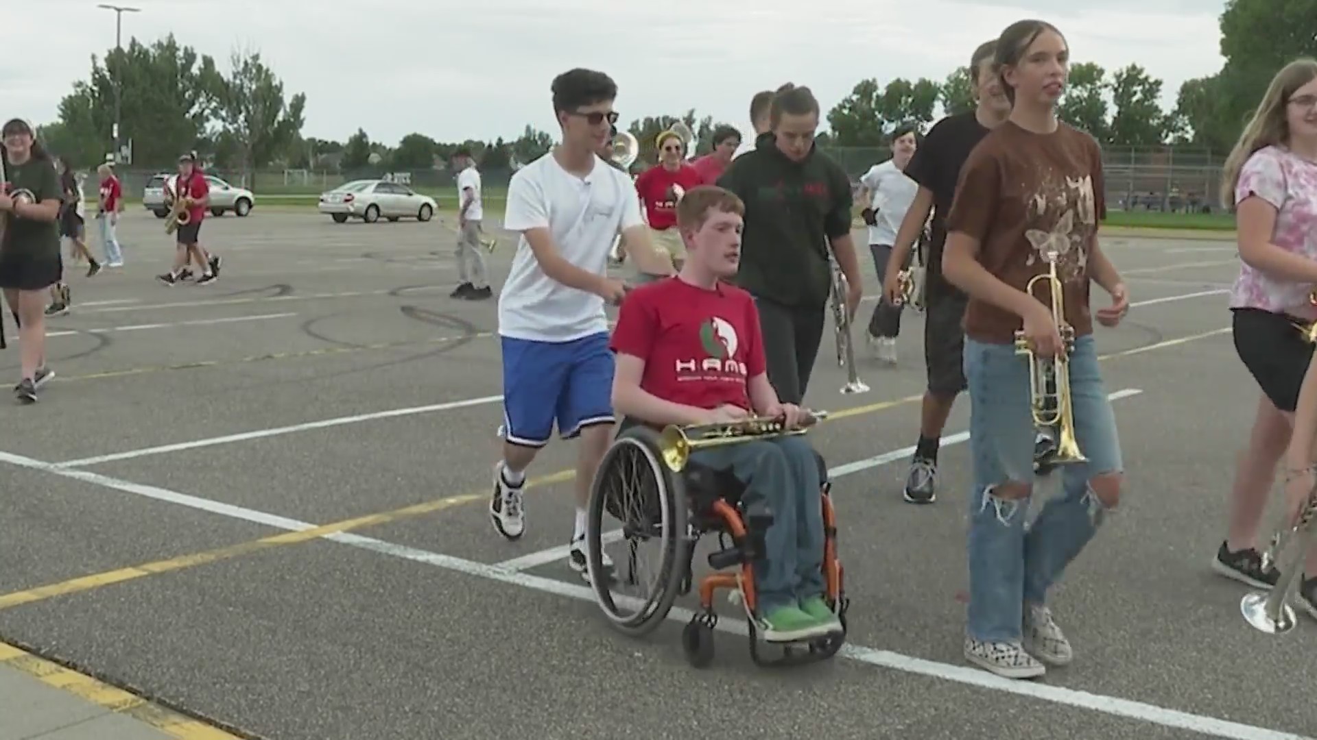 This duo fills a single spot in marching band – FOX31 Denver