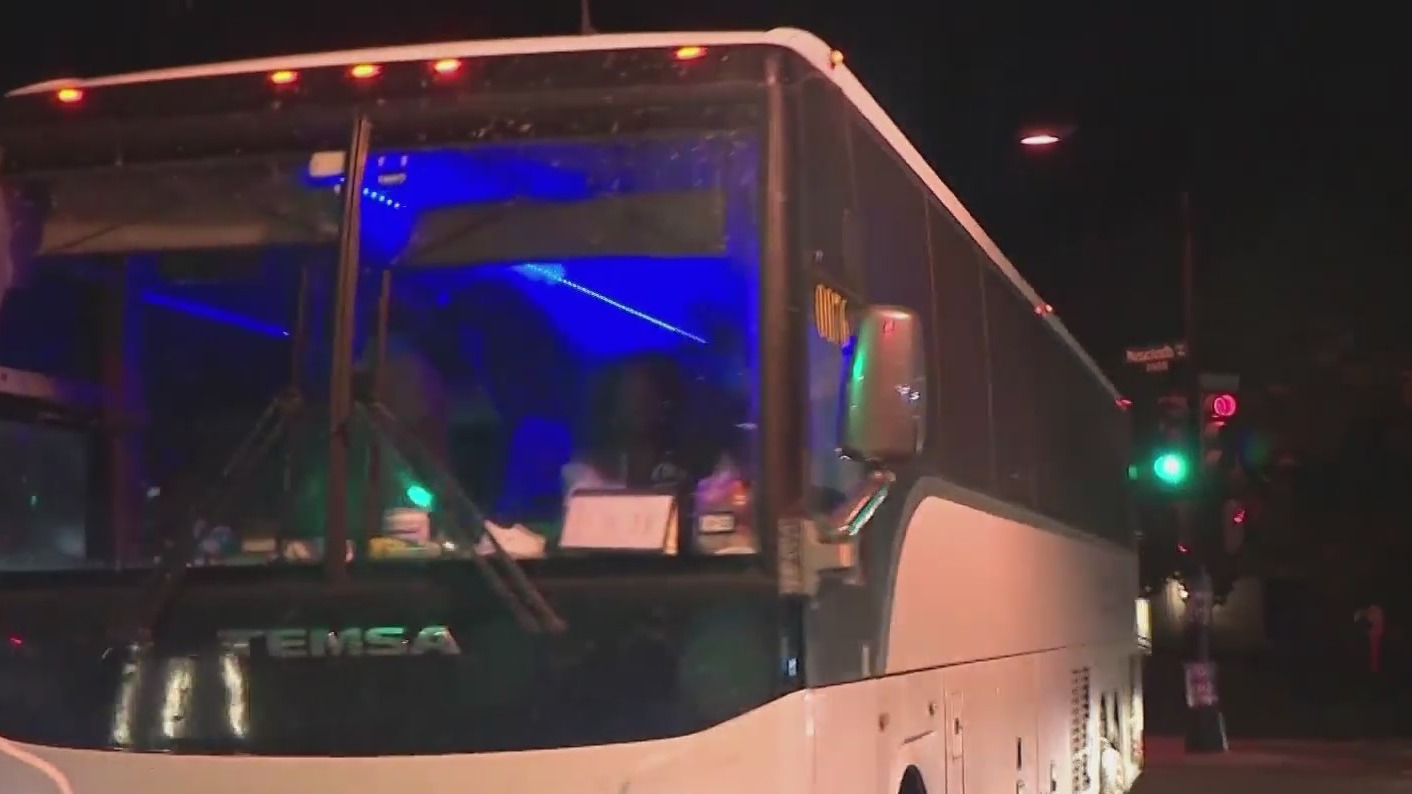 Border chief: Busing plans bringing more migrants to border ...