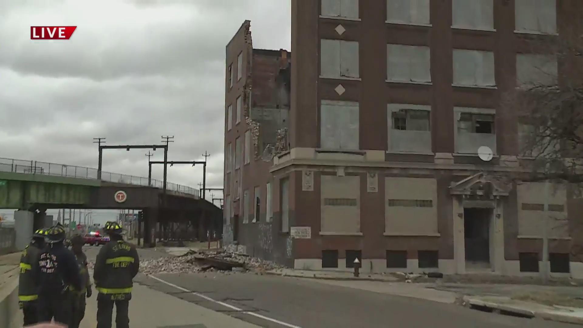 Building collapses near I-70 in north St. Louis – FOX 2
