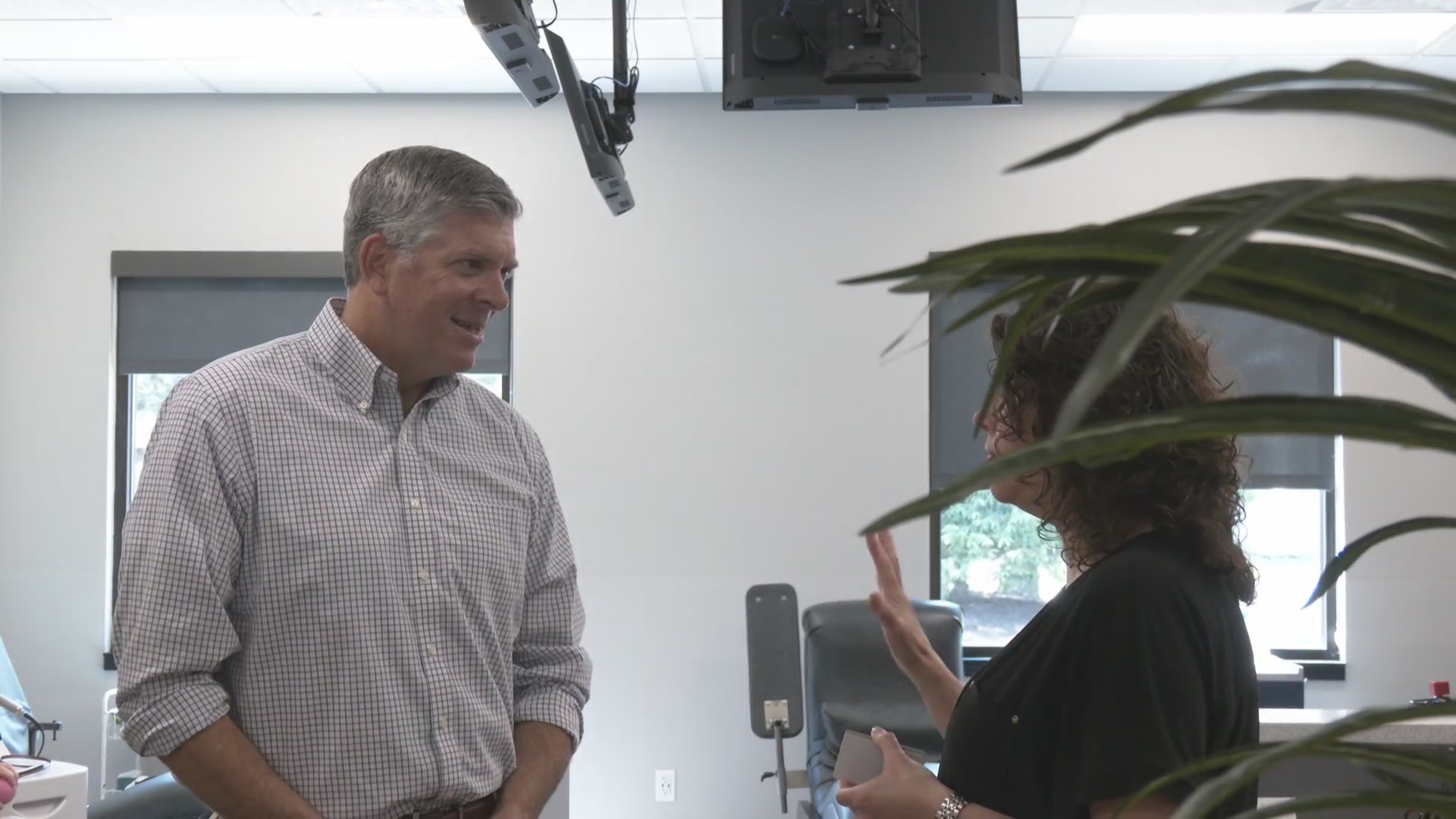 Illinois Rep. Darin LaHood visits Rockford blood center to stress ...
