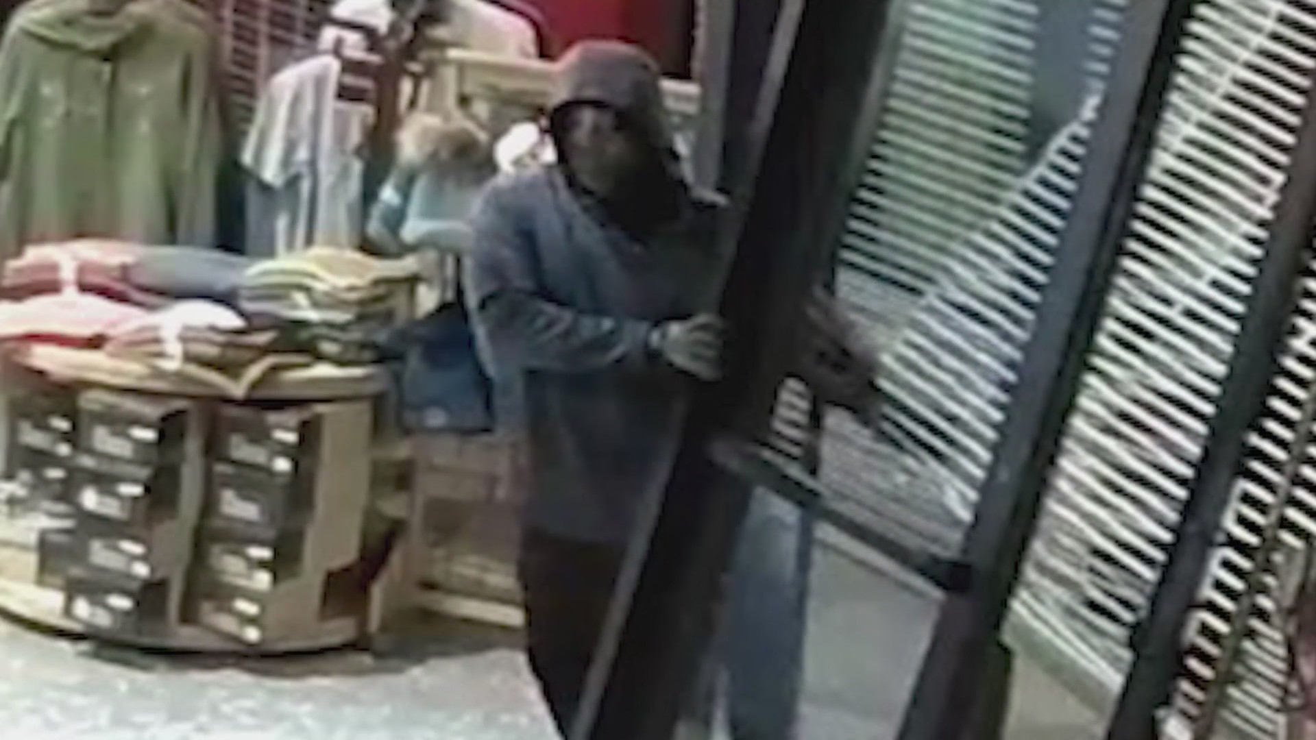 ATF investigating ‘smash and grab’ burglary at Frontier Justice in KCK ...