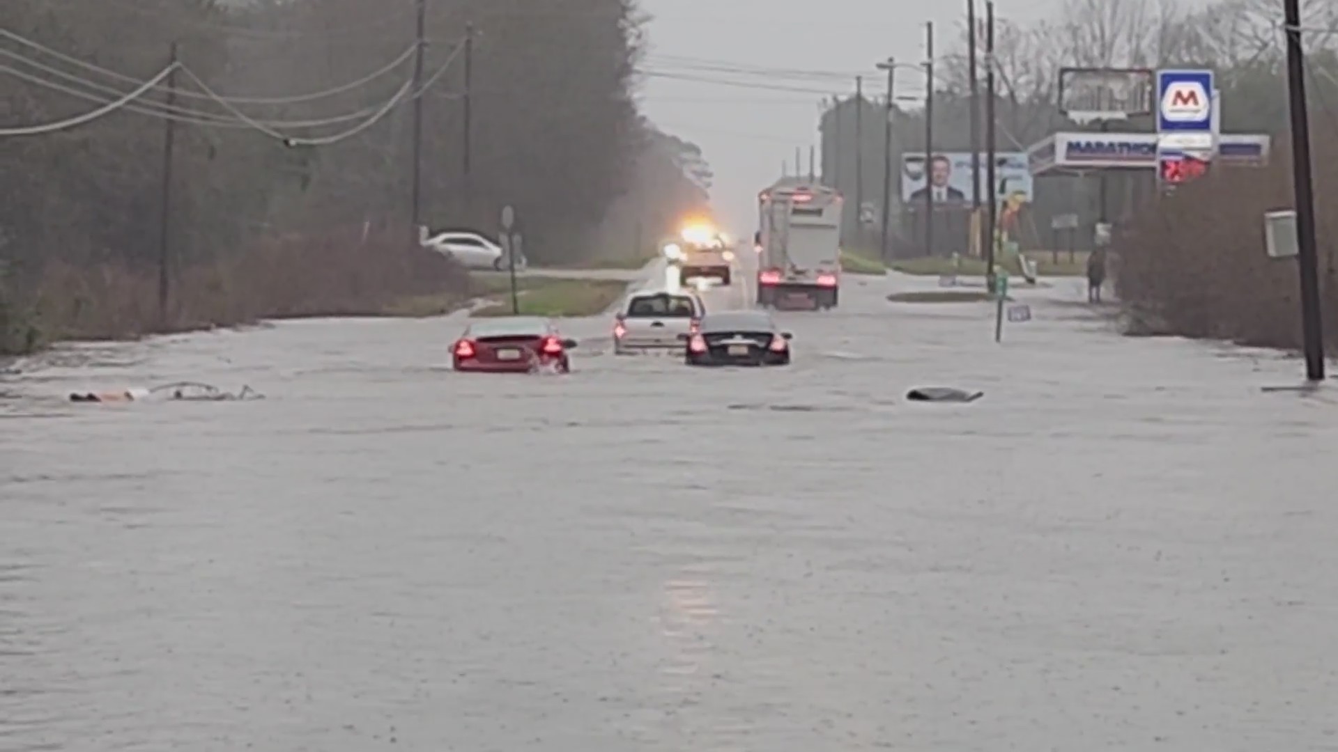 WDHN Chief Meteorologist saves woman from rising water – WFLA