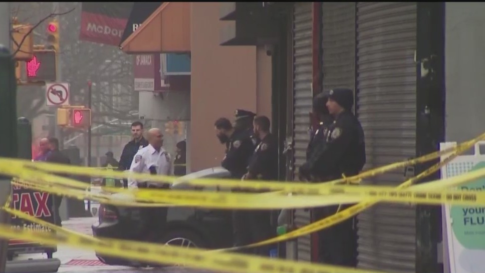 Person of interest held in Queens cop shooting: NYPD – PIX11