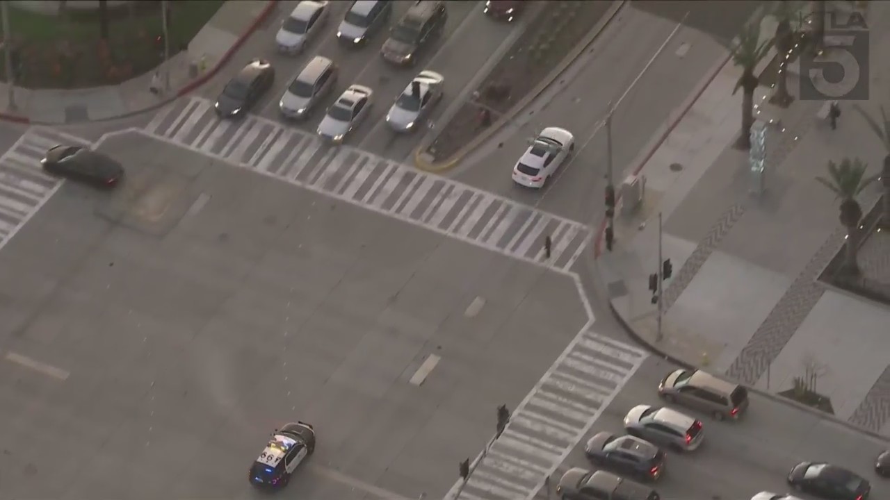 Stolen vehicle suspect arrested after leading authorities in chase – KTLA