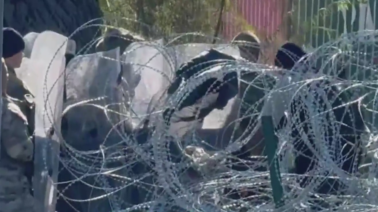 Video: Texas Military uses riot shields to stop illegal border ...
