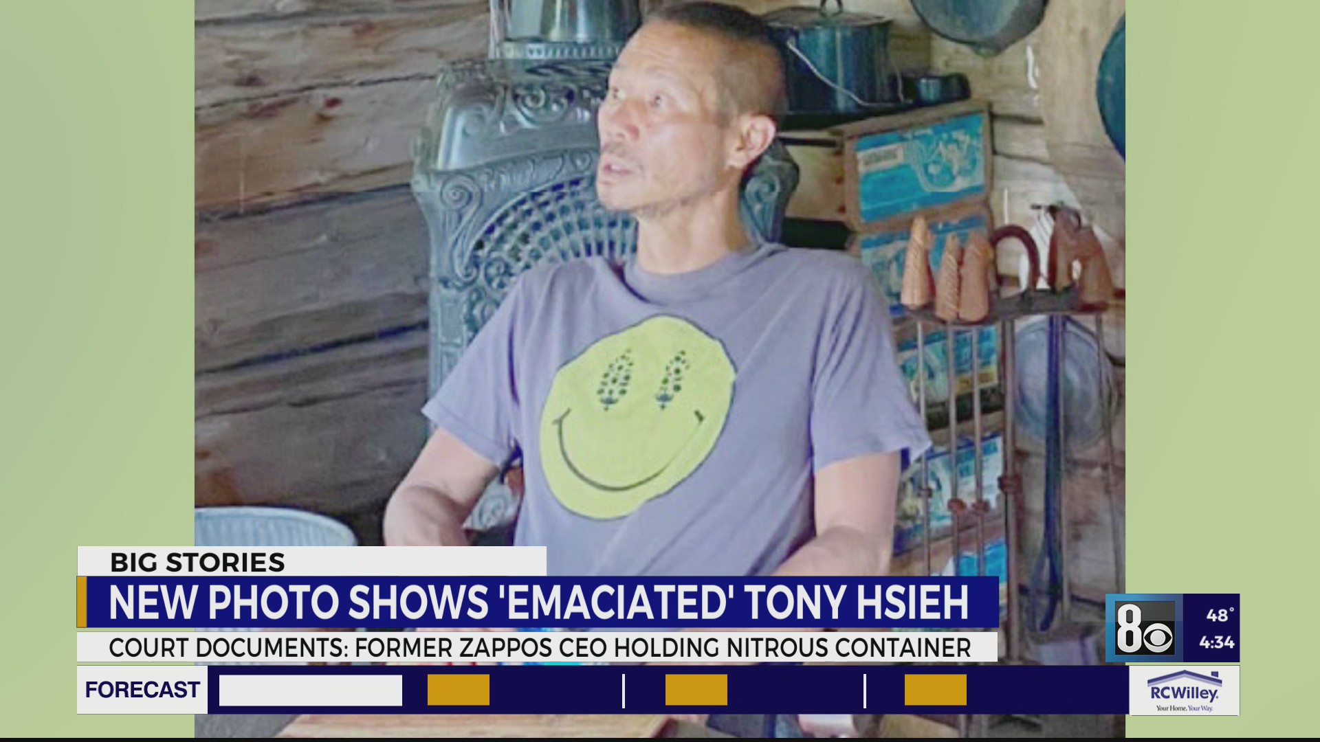 Photo shows ’emaciated’ Las Vegas entrepreneur Tony Hsieh holding ...