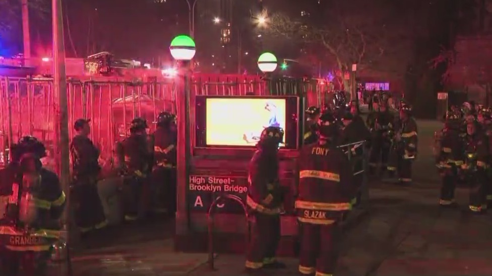 4 people hurt after subway fire in Brooklyn: FDNY – PIX11