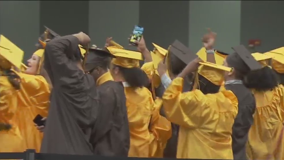 Columbus graduates reflect on how COVID-19 affected high school – NBC4 ...