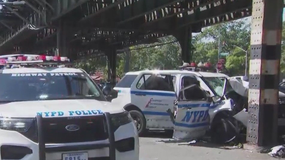 Car crashes into NYPD cruiser in the Bronx: police – PIX11
