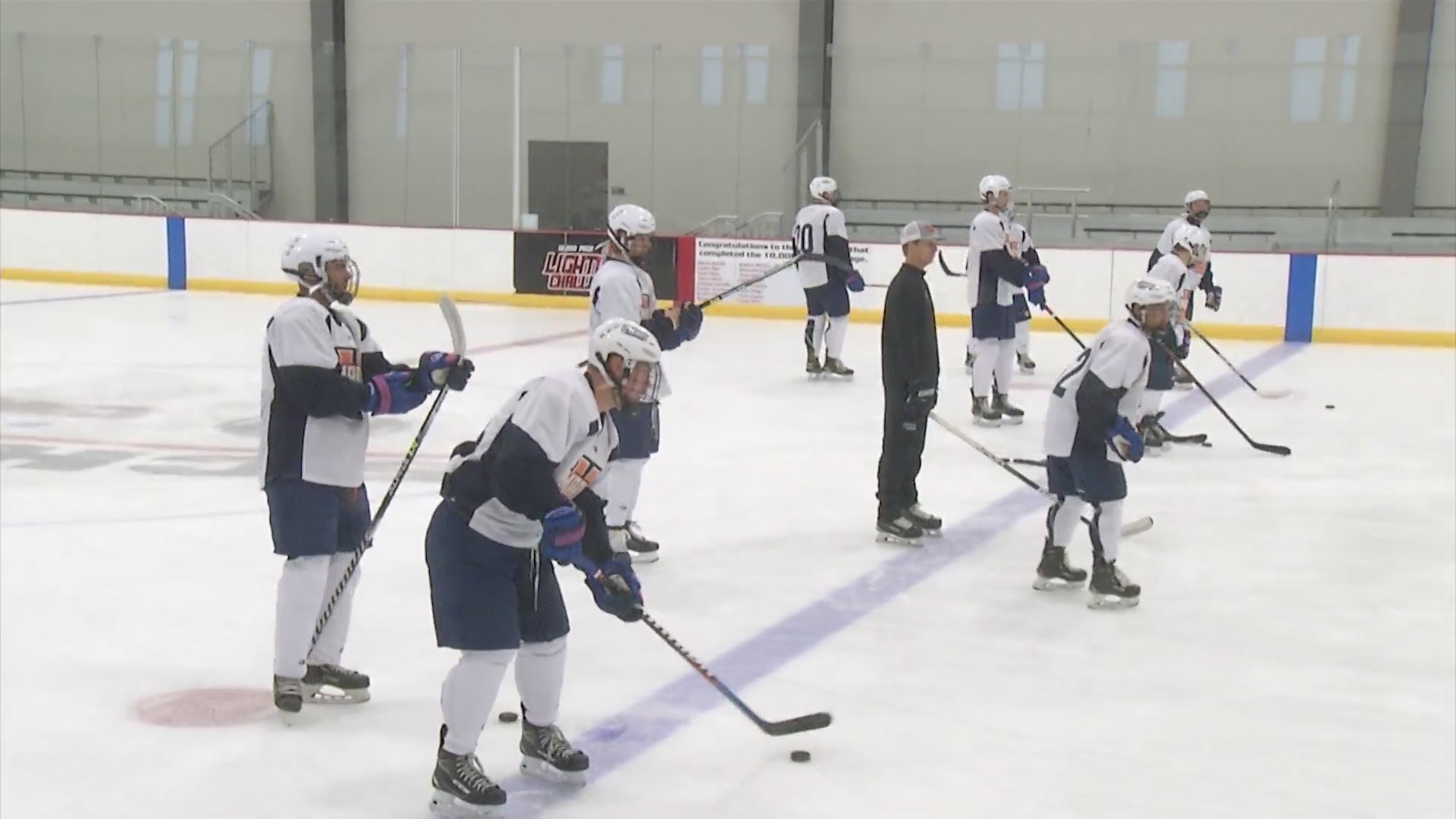 Hockey: UMary Ready for a Three-Peat – KX NEWS