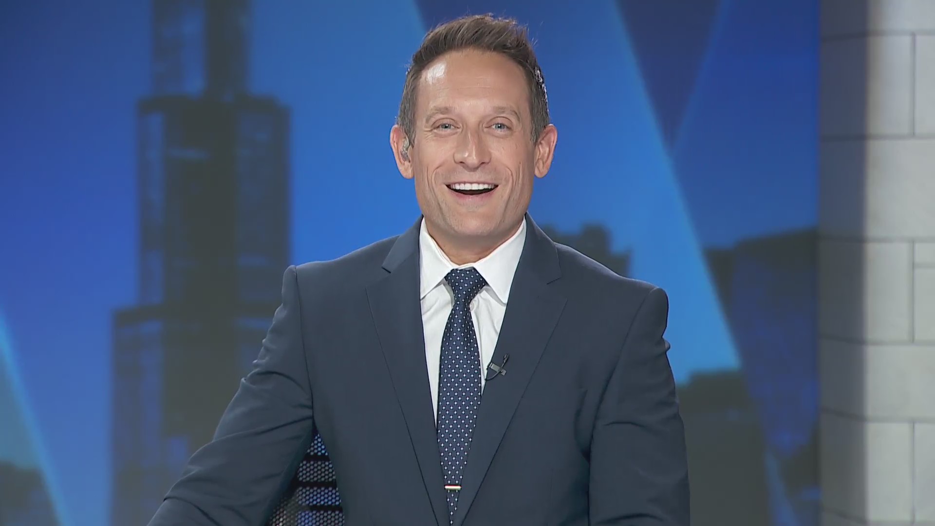 Marcus Leshock rides with the US Navy Blue Angels – WGN-TV