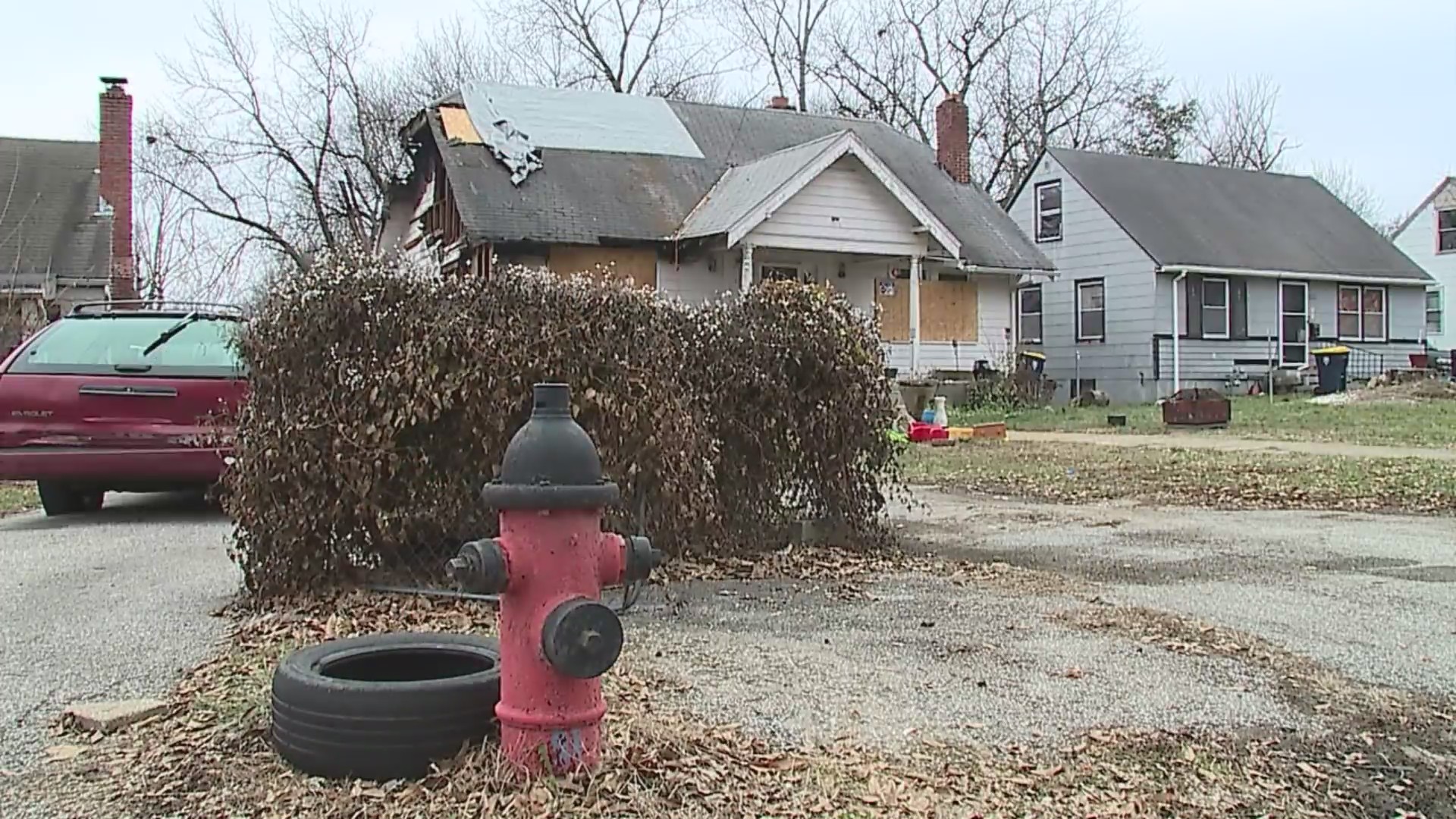 Kansas City woman discovers hydrant in front of home broken after fire ...