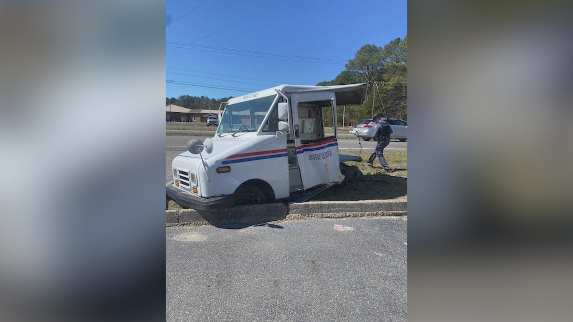USPS truck involved in crash in Gloucester – WAVY.com