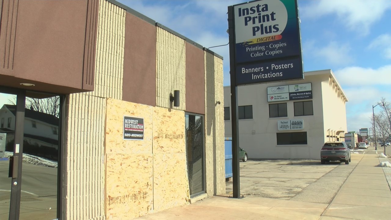 Alleged intoxicated driver smashes through Appleton business and flees ...
