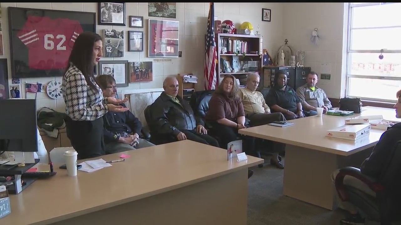 Struthers City Hall opens to students for job shadowing – WKBN.com