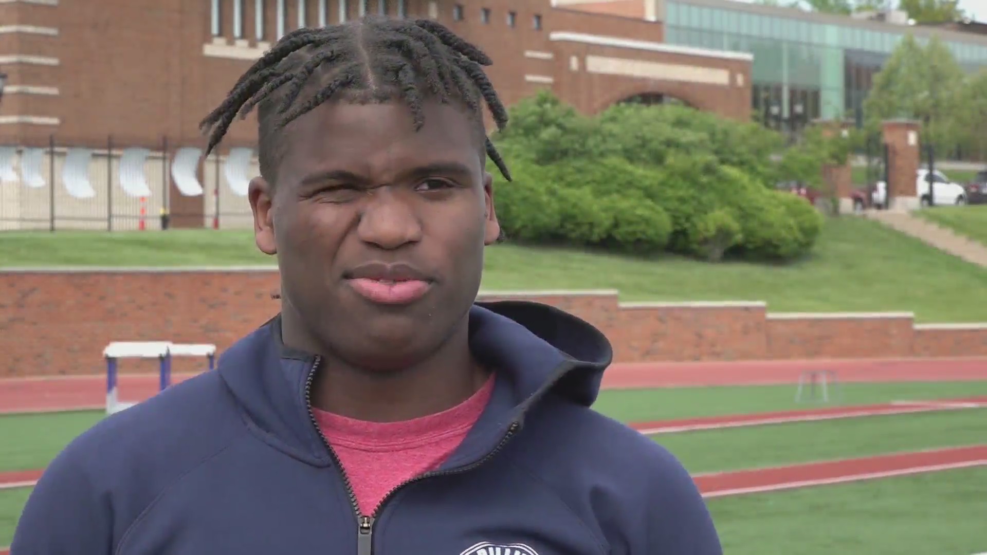 Wingo stars for SLUH in both football and track – FOX 2