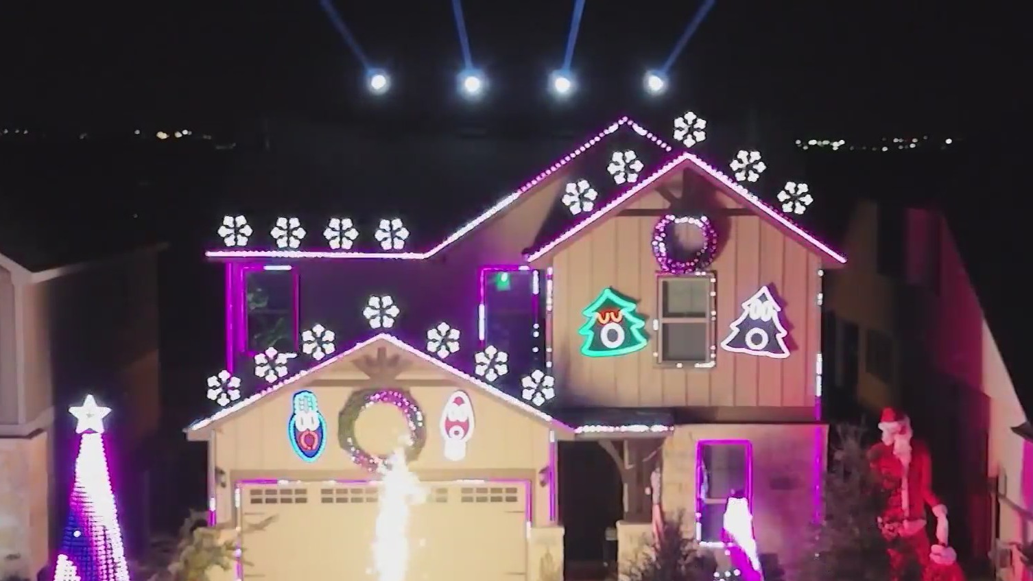 Texas family’s home light show mistaken for aliens, draws out crowd ...