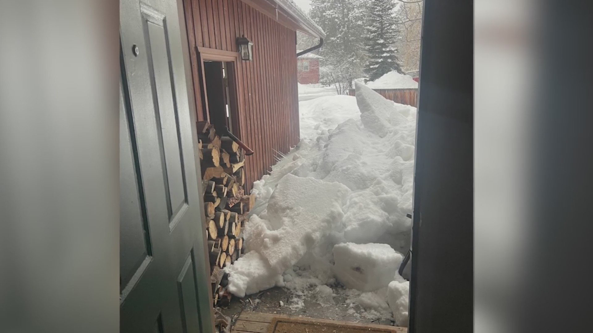 The danger of roof avalanches – FOX31 Denver