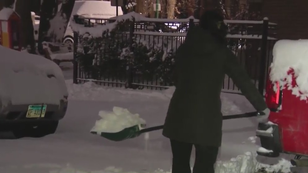 Snow shoveling: Health risks and safety tips – PIX11