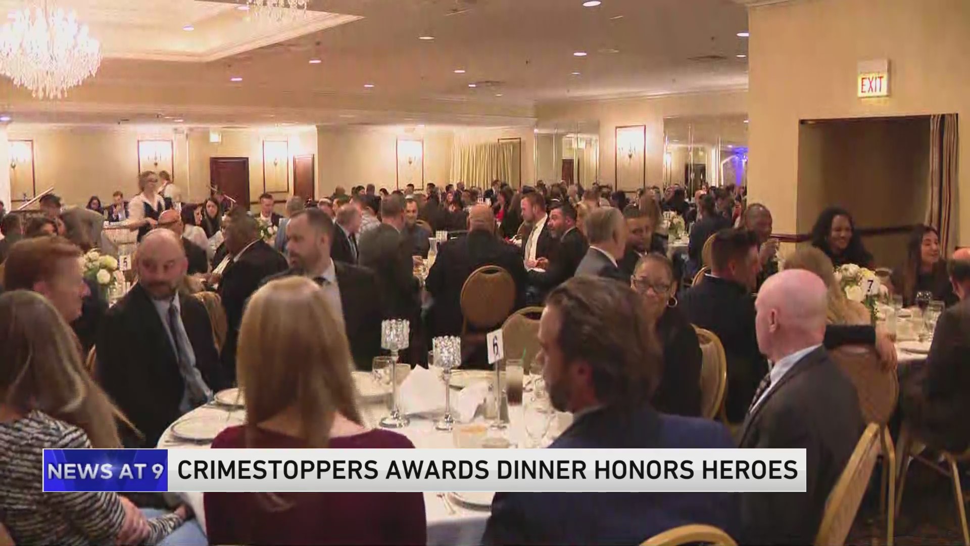 Cook County Crime Stoppers present civilian award for bravery – WGN-TV