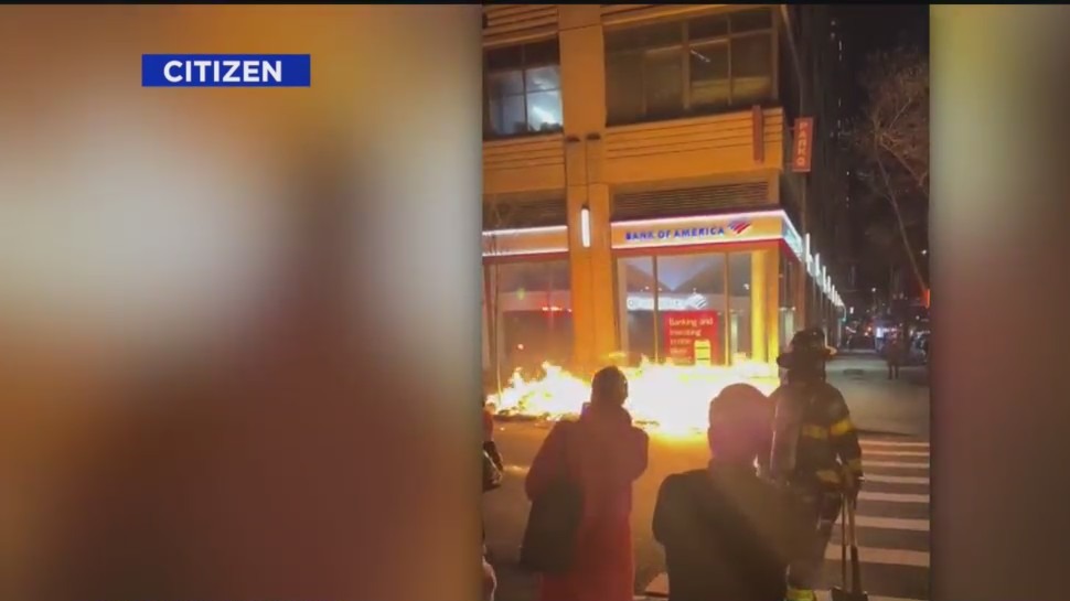 2 NYPD vehicles, trash set on fire in NYC: police – PIX11