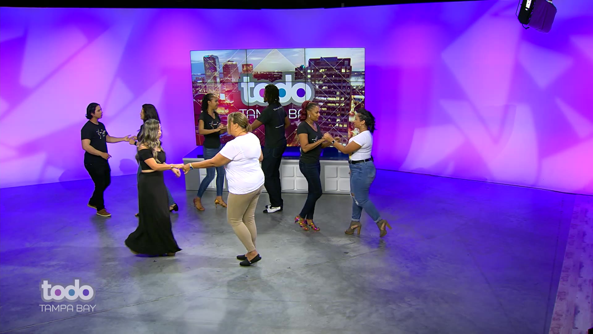 “Just Dance Festival” asumió el reto de enseñar a Cristy a bailar – WFLA