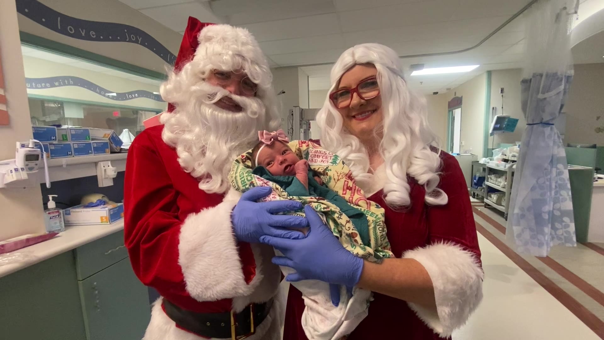 VIDEO: Santa visits NICU babies at St. David’s Medical Center – KXAN Austin