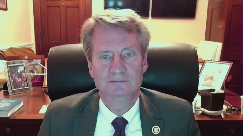 ‘Old men make decisions, and young men die’: Rep. Tim Burchett | Cuomo ...