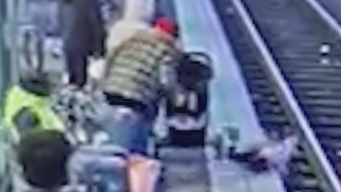 Woman accused of pushing 3-year-old onto MAX train tracks – KOIN.com