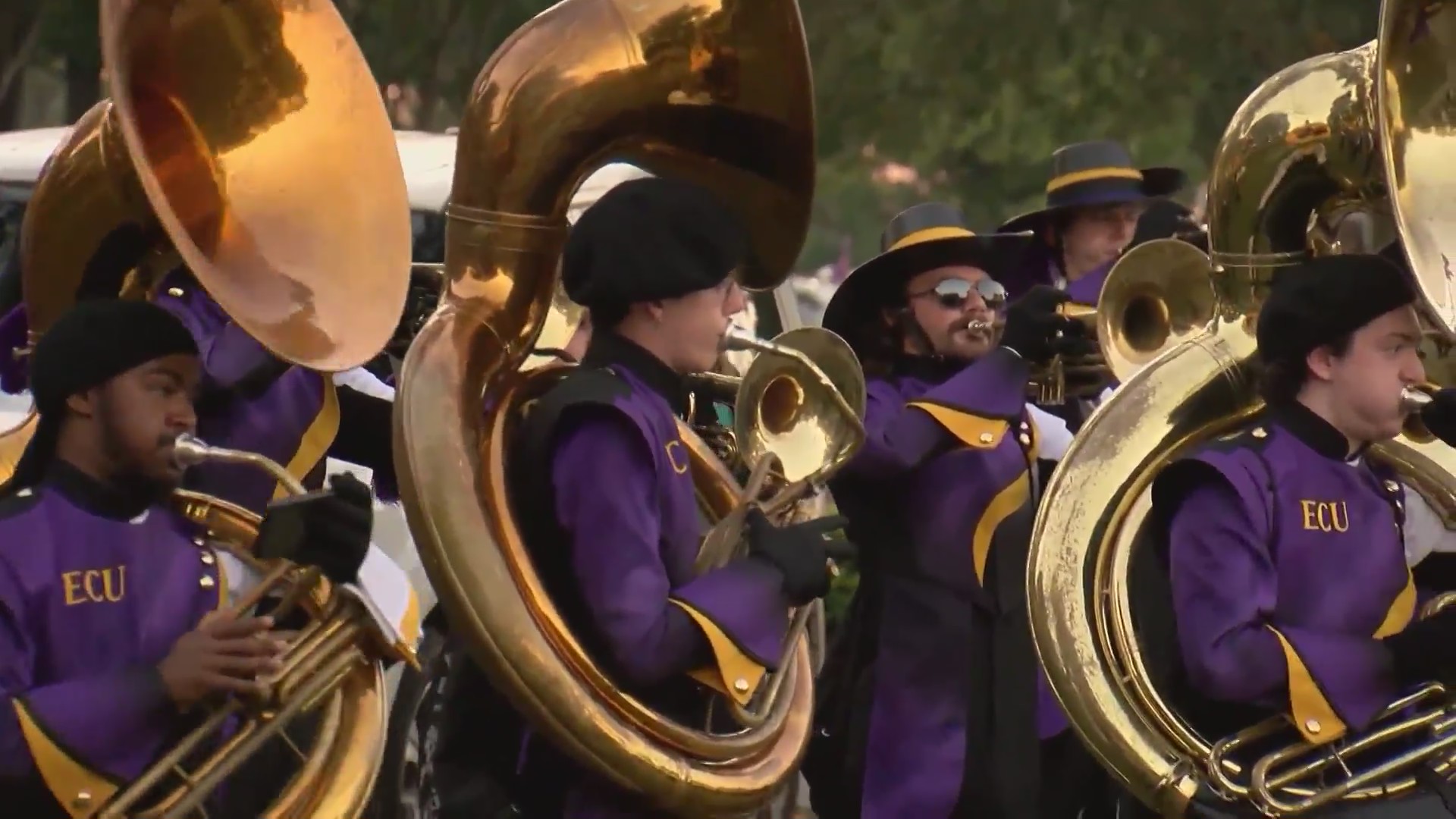 Pirate fans come out to show support for ECU, tailgate before game – WNCT