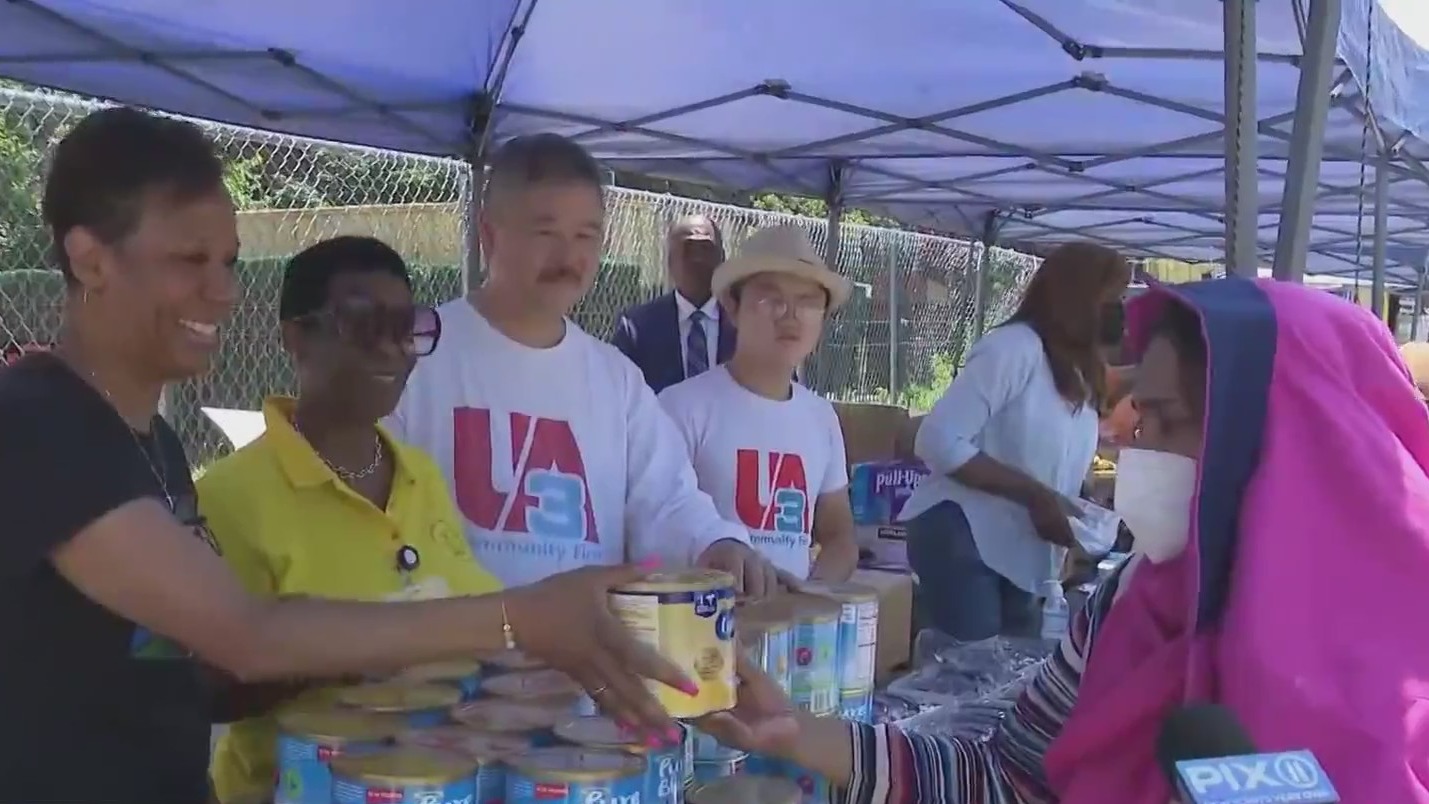 Baby formula donations help families amid supply chain shortage | Rush ...