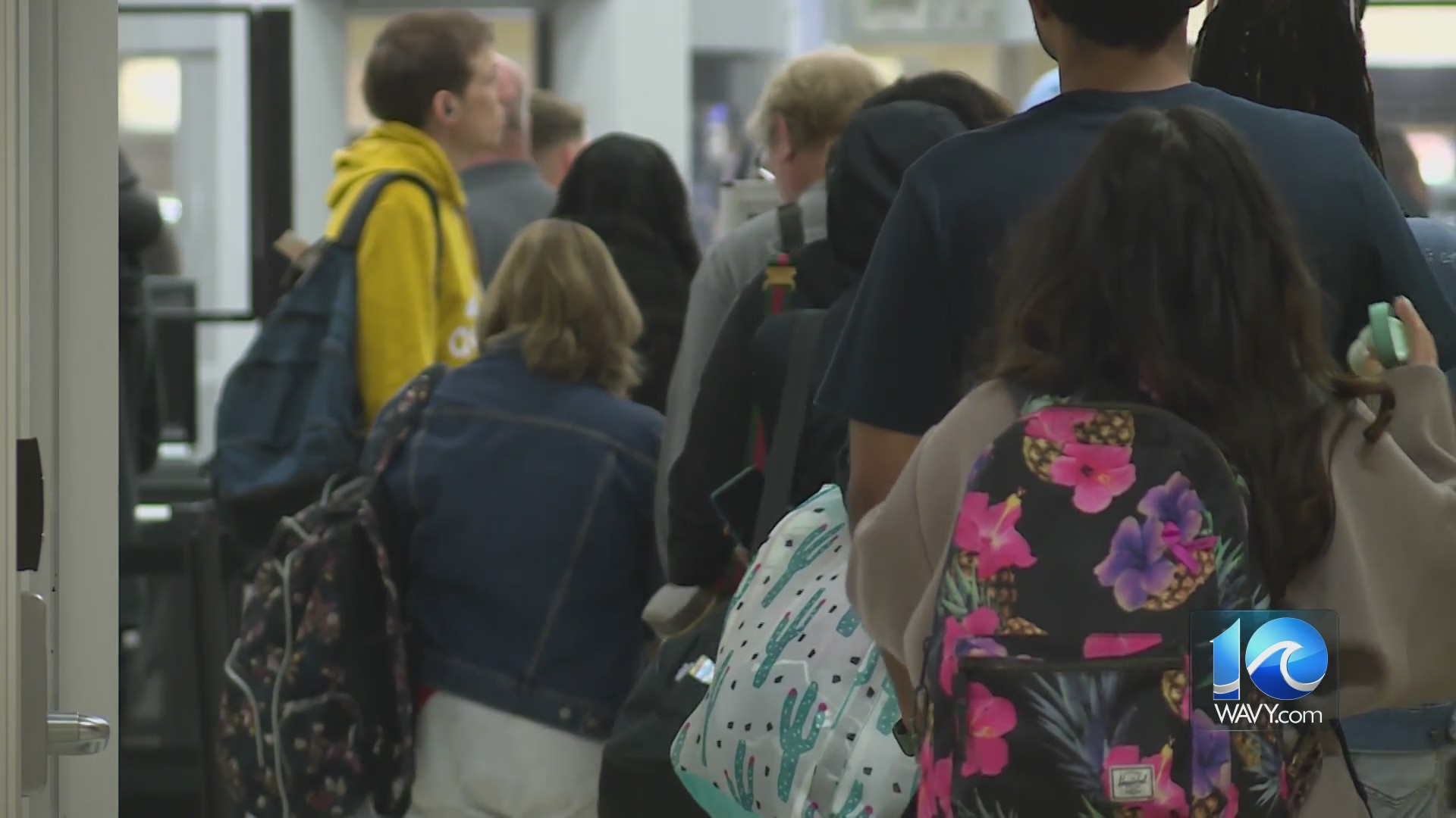 WAVY’s KaMaria reports live on Memorial Day weekend air travel – WAVY.com