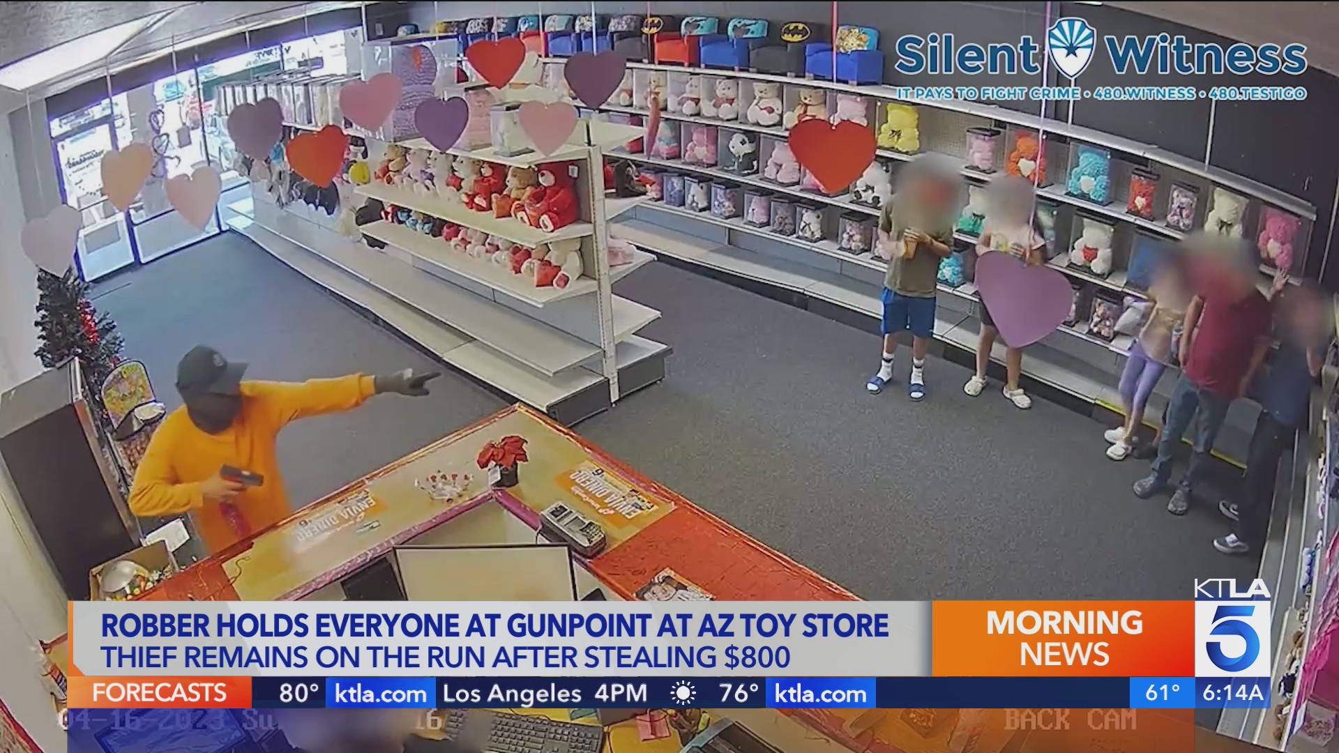 Kids held at gunpoint during Arizona toy store robbery – KTLA