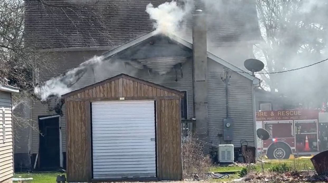 Firefighters battle afternoon house fire in Mansfield – WCIA.com