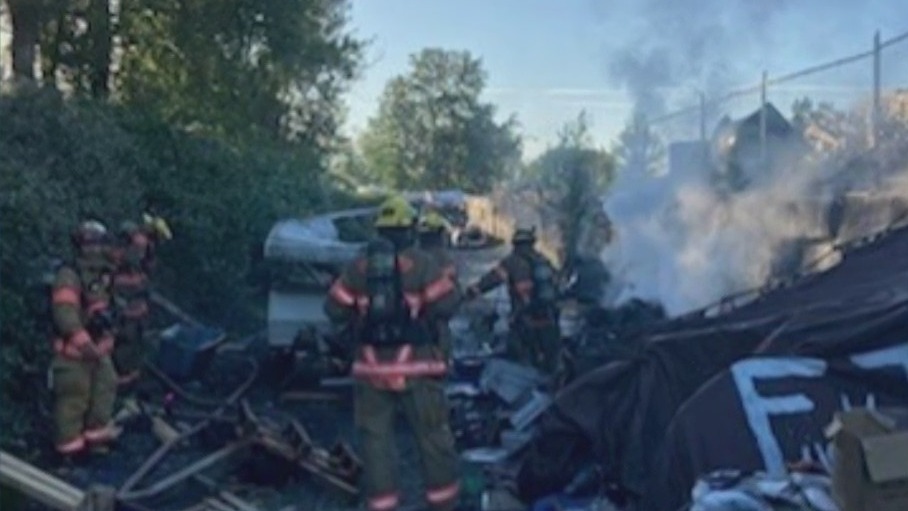 Explosions heard from RV trailer fire in North Portland – KOIN.com