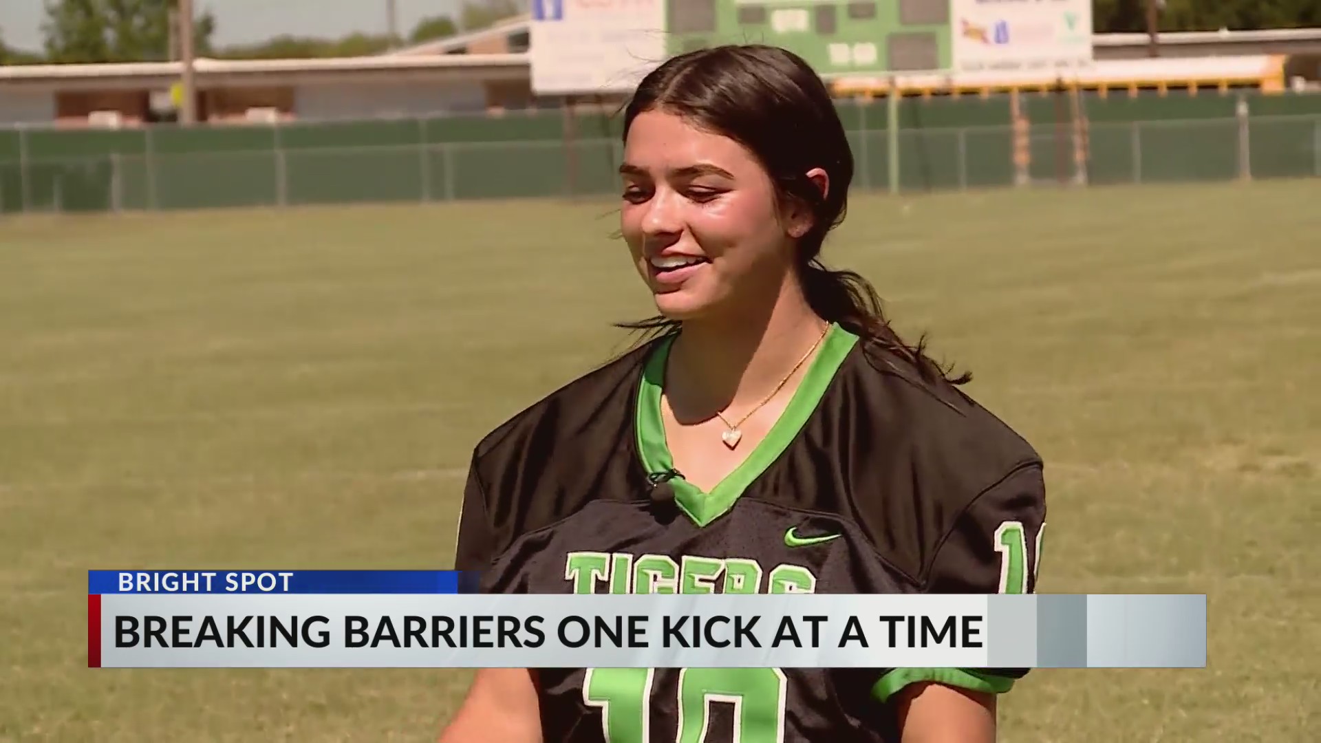 Female football kicker breaks barriers at Bolivar high school – WKRN News 2