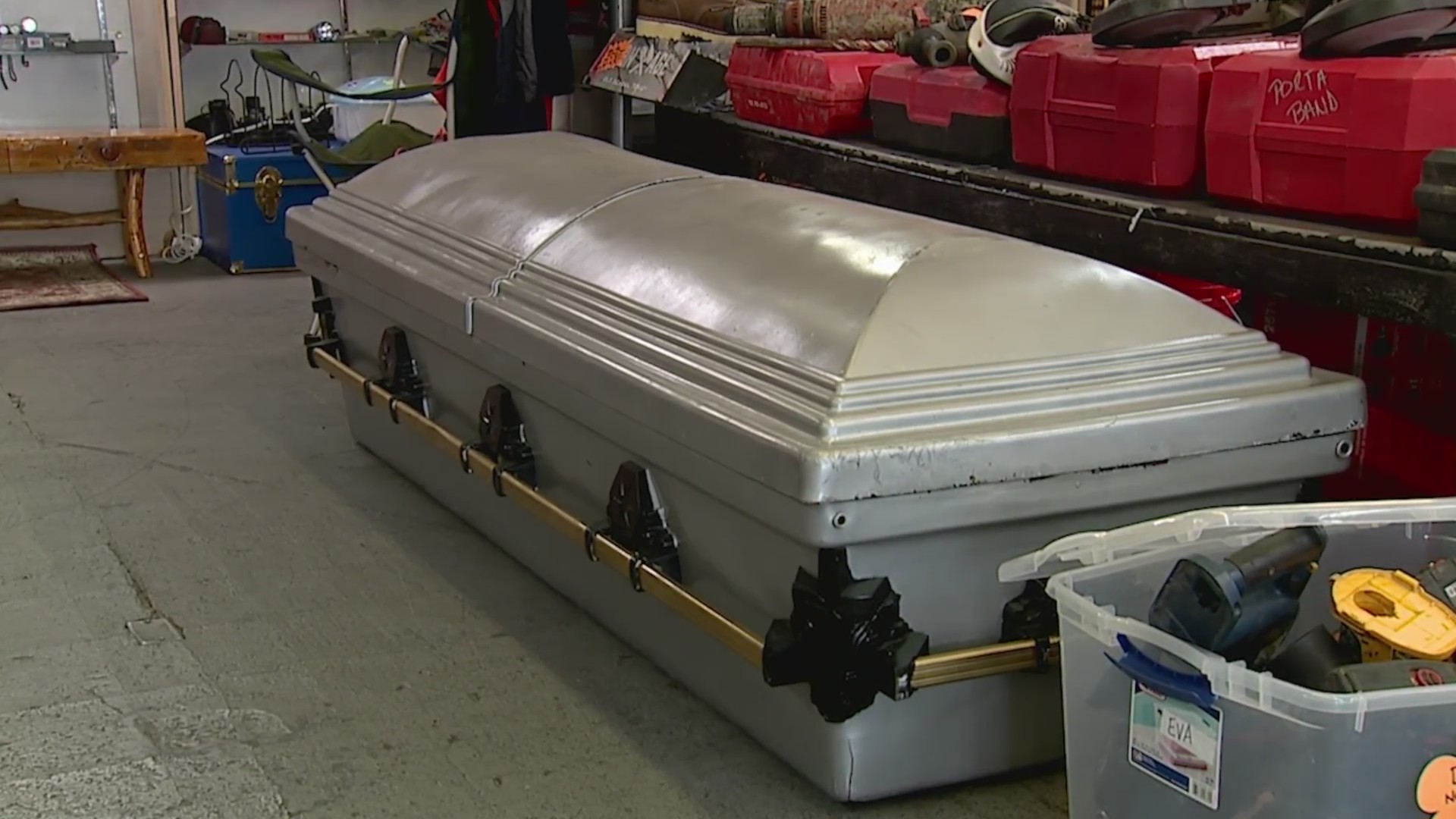 Pawn shop coffin: Strange items being pawned – WJBF
