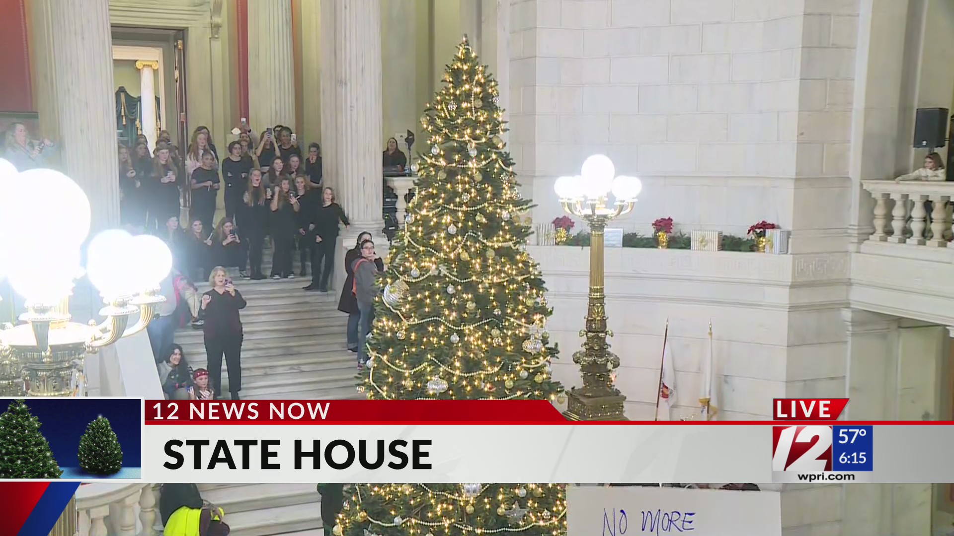 Christmas tree lighting held at RI State House – WPRI.com