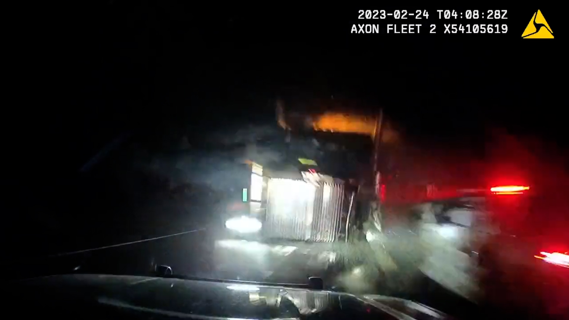 Semi truck plows into police cars in New Jersey – WFLA